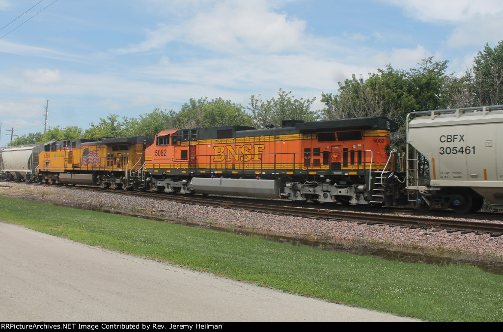 UP 6360 & BNSF 5082 (1)